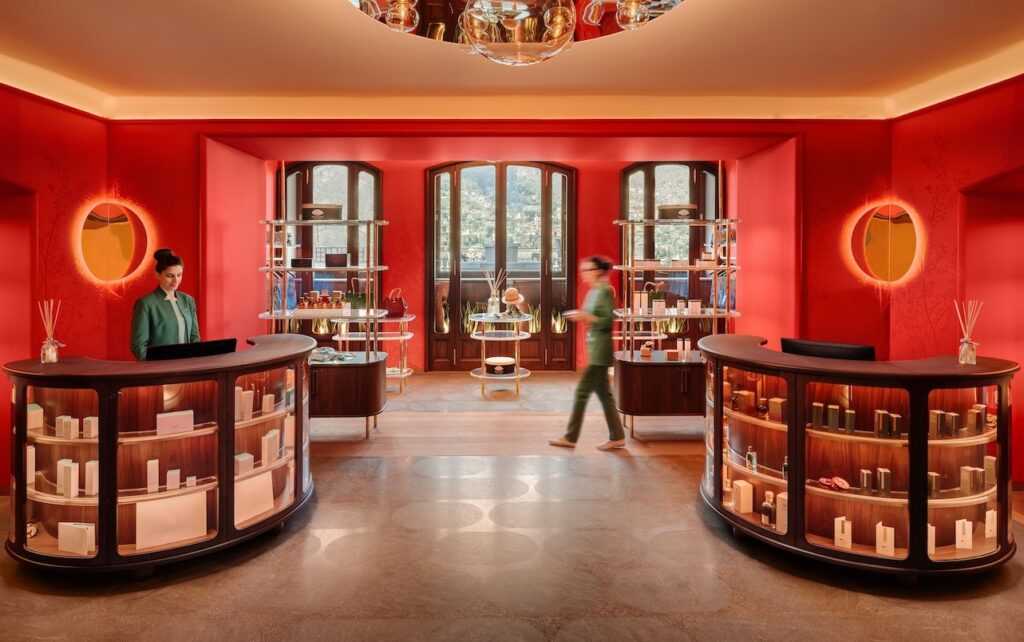 World's Largest Infinity Floating Pool Opened in Lake Como